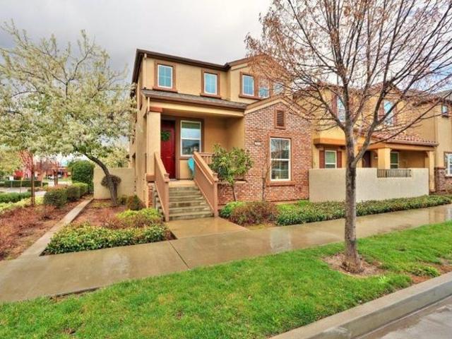 3073 Village Park Dr, Roseville, CA 95747