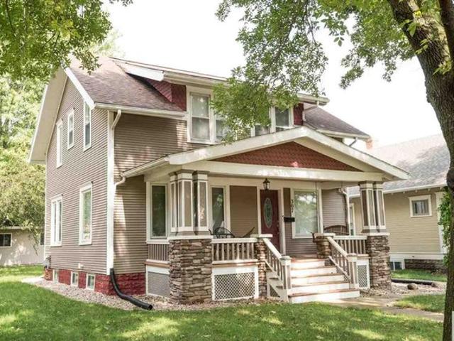 307 3rd St NE, Orange City, IA 51041