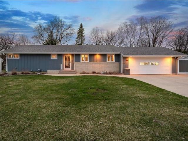 307 21st St NW, Austin, MN 55912