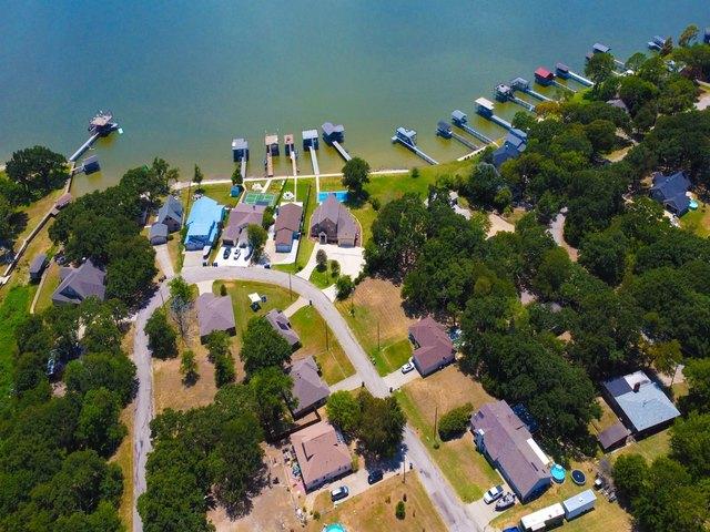 307 Coral Reef St, Gun Barrel City, TX 75156