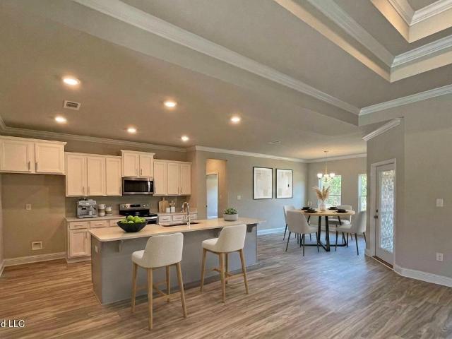 307 Castlewood Circle