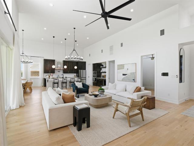 307 Chisholm Trl