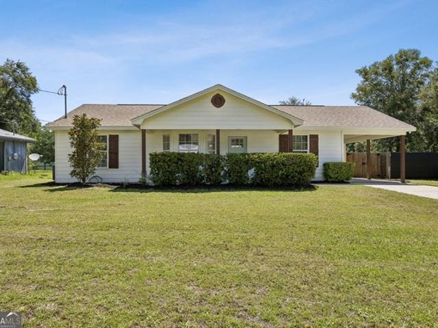 307 Clarks Bluff Rd, Kingsland, GA 31548