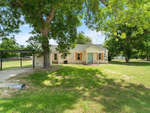 307 Crockett St, Holland, TX 76534