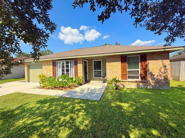 307 Bellmar Ln, Friendswood, TX 77546