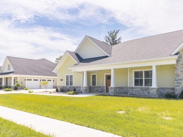 307 Blue River Dr, Knightstown, IN 46148