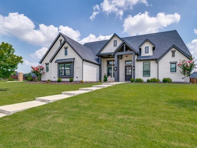 307 Broadmoor Dr, Haslet, TX 76052