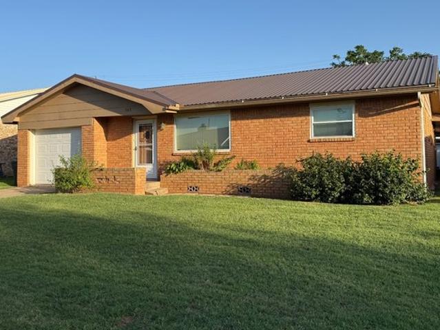 307 Gift Dr, Seiling, OK 73663