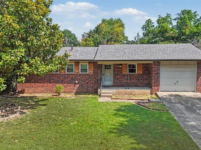 307 Dogwood Dr, Tahlequah, OK 74464
