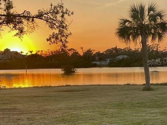 307 Dona Dr, Nokomis, FL 34275