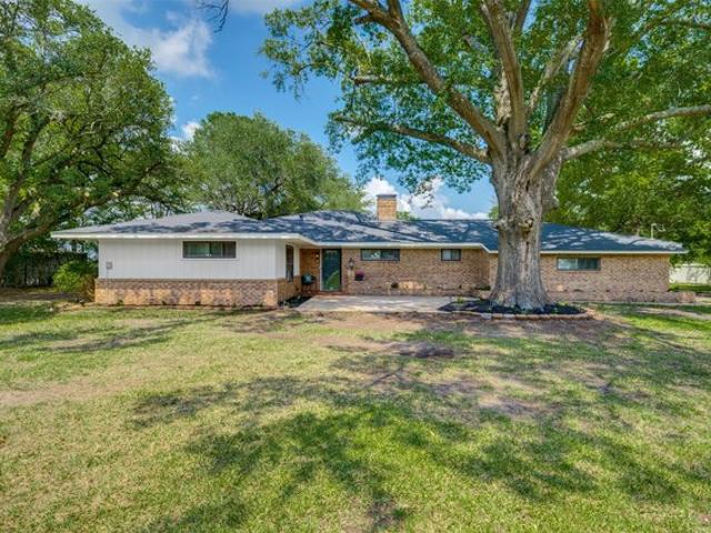 307 Daingerfield St, Naples, TX 75568