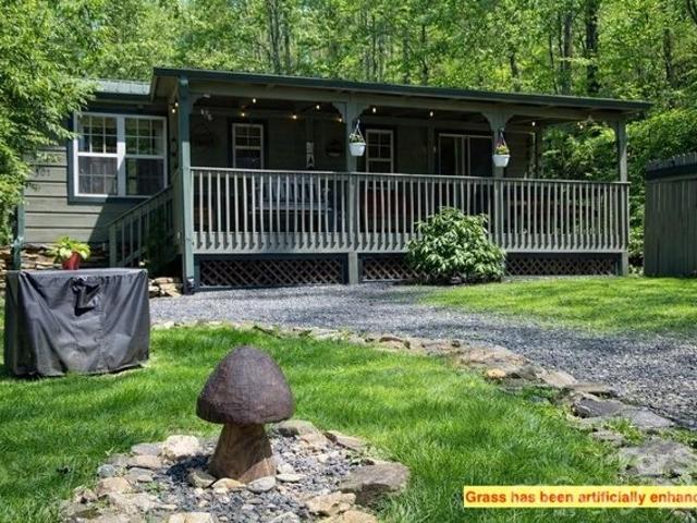 307 Dancing Leaf Ln, Bakersville, NC 28705