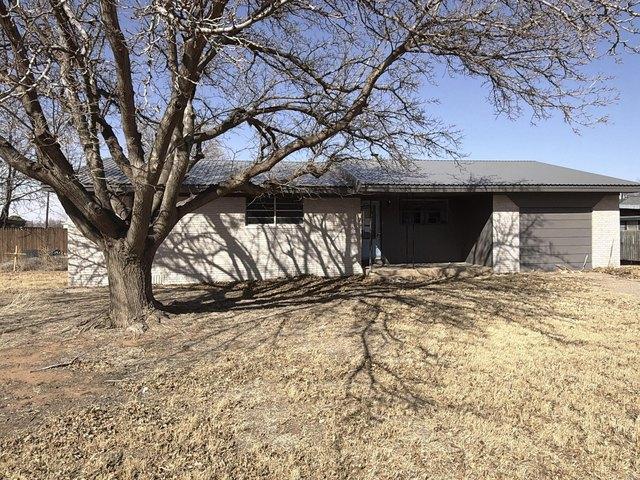 307 E 5th St, Sundown, TX 79372