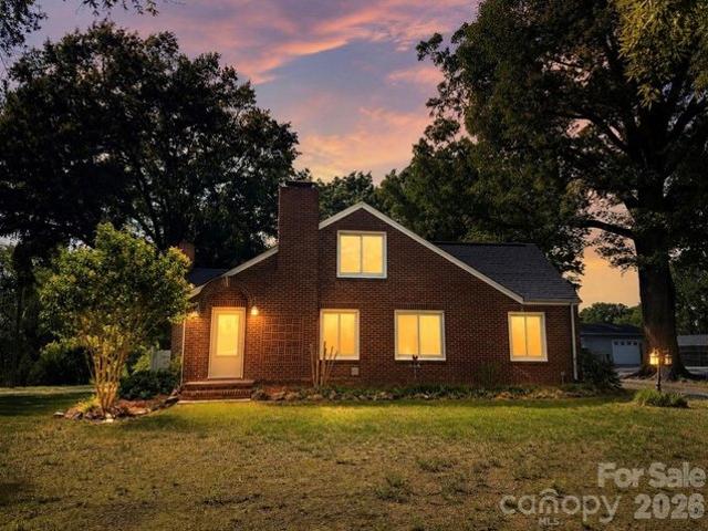 307 E 2nd St, Oakboro, NC 28129