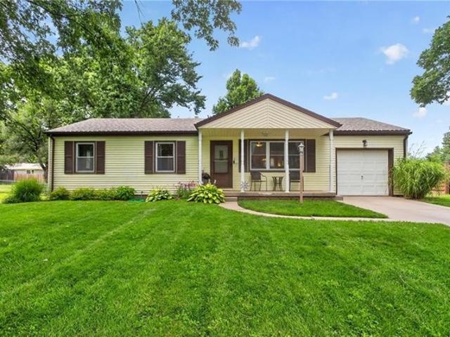 307 E College St, Odessa, MO 64076