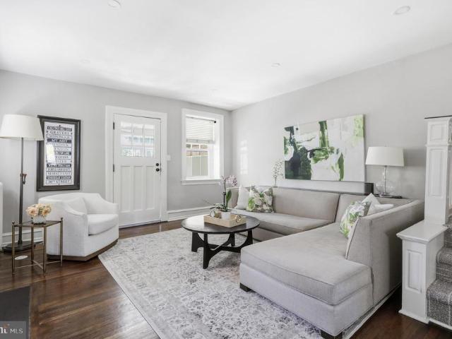 307 E Gravers Lane