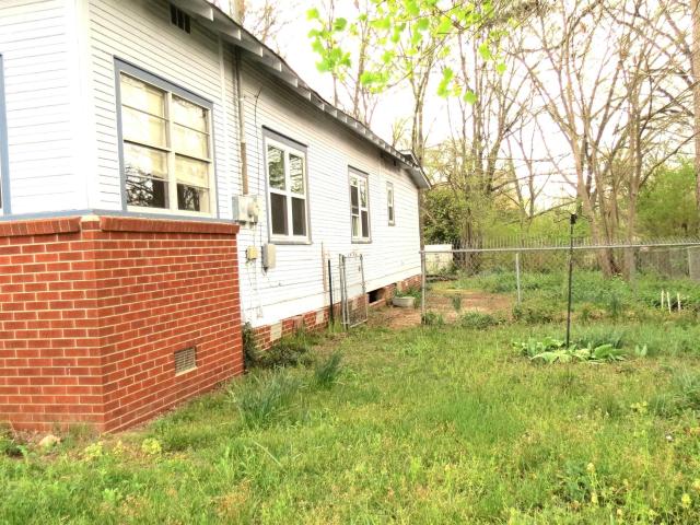 307 E Holly Street