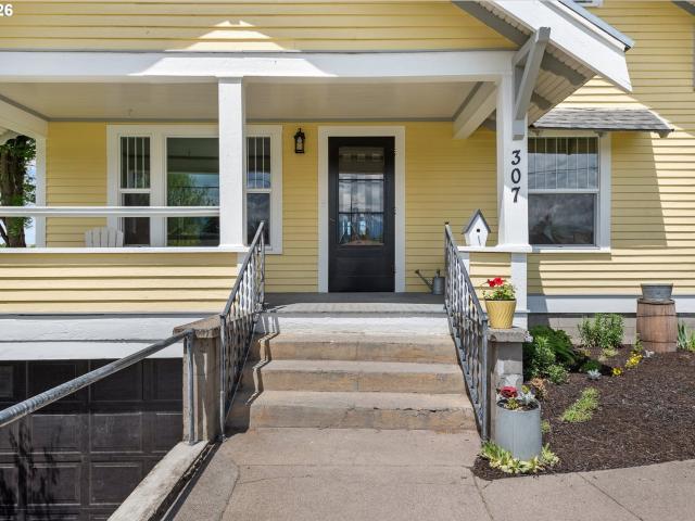 307 e north st