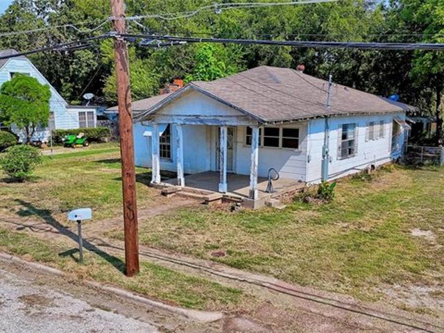 307 Elba St, Bowie, TX 76230