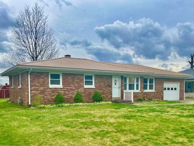 307 Iris Ln, Carmi, IL 62821