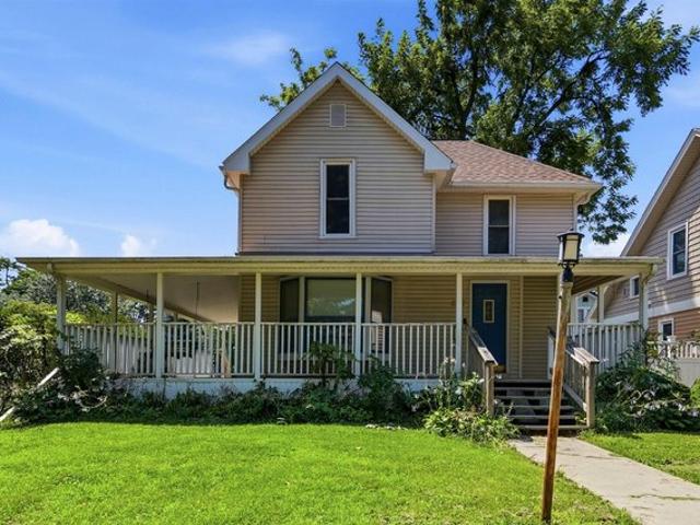 307 Olive St, Cedar Falls, IA 50613