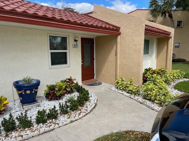 307 Lake Evelyn Dr, West Palm Beach, FL 33411 | MLS #B26005