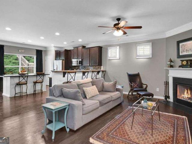 307 Lakeside Lane