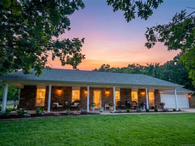 307 Mission Dr N, Poteau, OK 74953