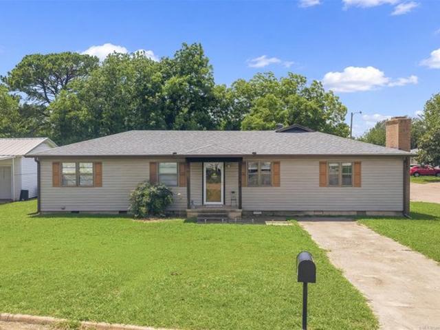 307 N 6th St, Marietta, OK 73448