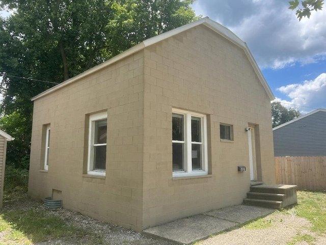 307 N Walnut St, Bangor, MI 49013