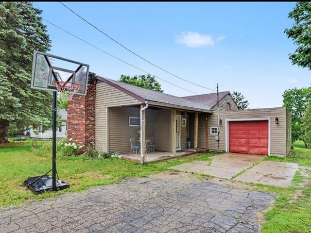 307 N Court St, Stanton, MI 48888