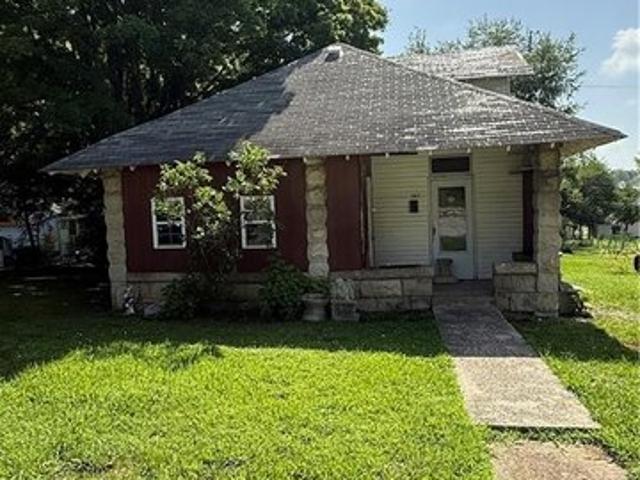 307 N Harrison St, Salem, IN 47167