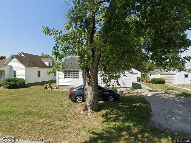 307 NW 2nd St, Casey, IL 62420