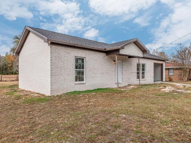 307 NW Williams Cir
