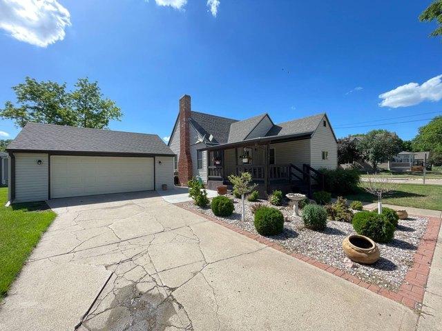 307 S 4th Ave, Burwell, NE 68823