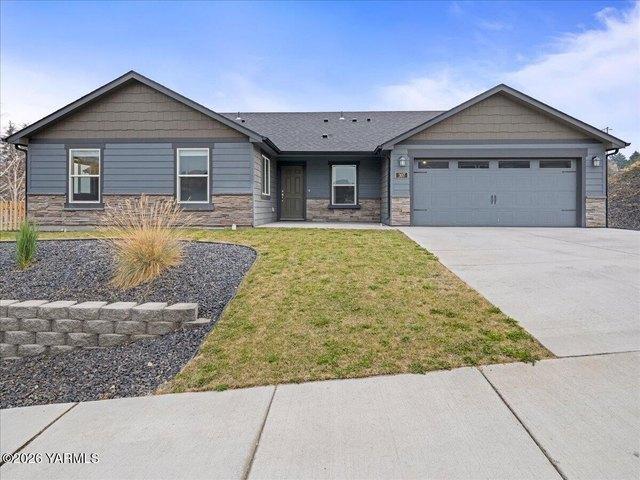 307 S 12th St, Selah, WA 98942