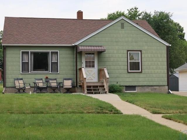 307 S Carroll St, Rock Rapids, IA 51246