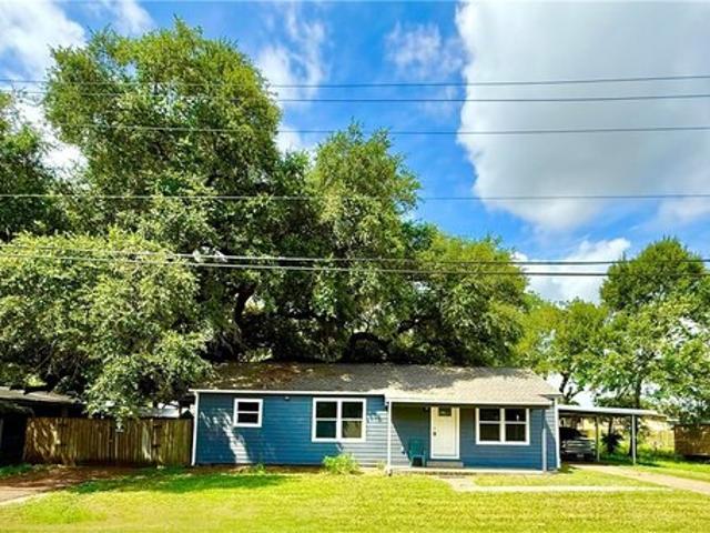307 S East St, Edna, TX 77957