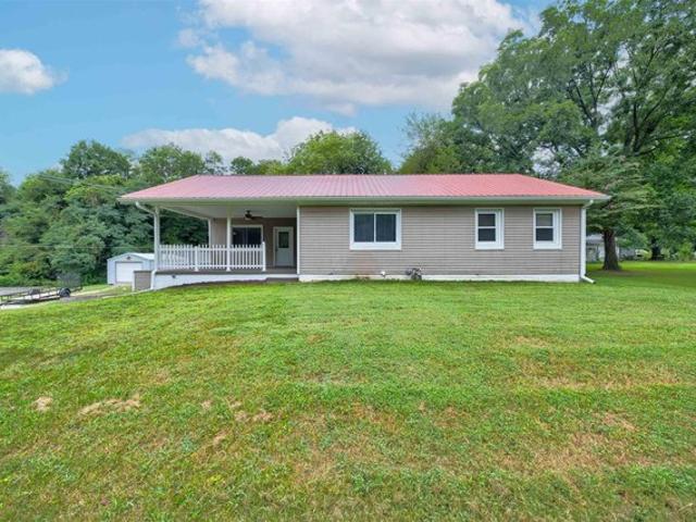 307 S Main St, Patoka, IN 47666