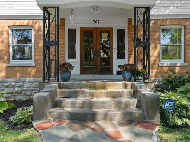 307 Summit Avenue