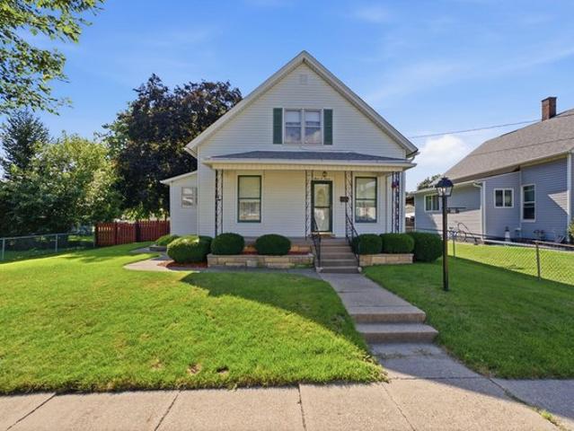 307 Pond St, Muscatine, IA 52761
