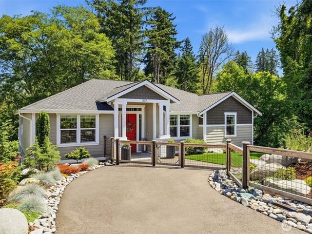 307 Puyallup St, Steilacoom, WA 98388