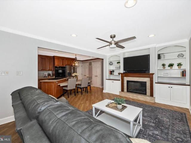 307 Redwood Avenue