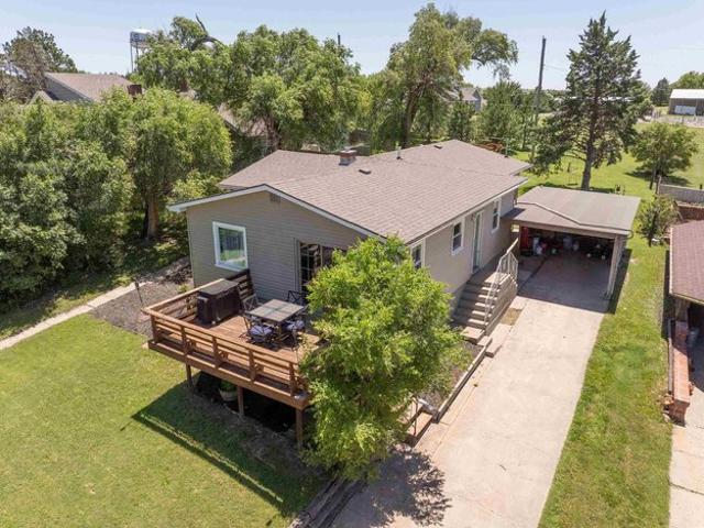 307 W 14th St, Ellis, KS 67637