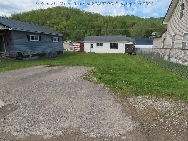307 W 1st St, Madison, WV 25130