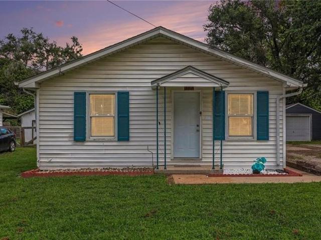 307 W Walter Ln, Saint Joseph, MO 64504
