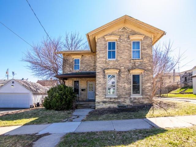 307 W Cady St, Watertown, WI 53094