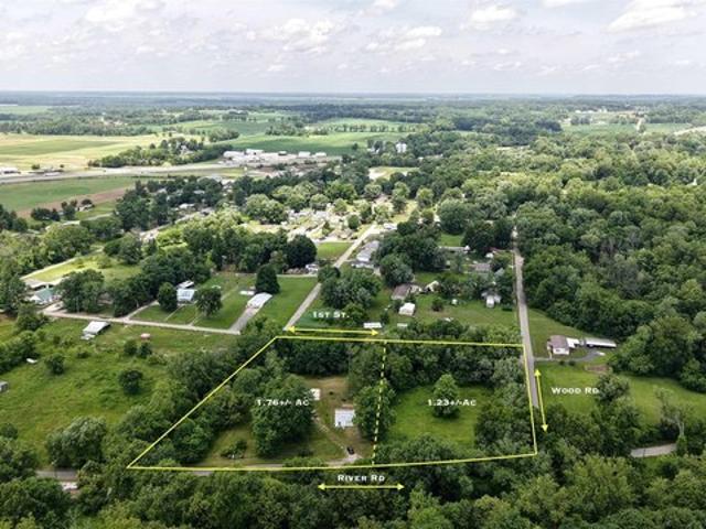307 W River Dr, Patoka, IN 47666
