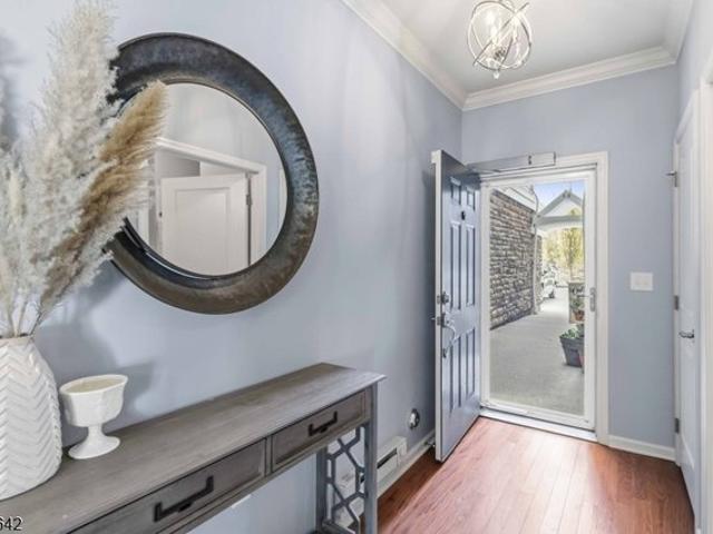 307 Waterview Ct, Hanover Twp, NJ 07927