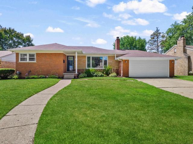 307 Wellington Crescent Boulevard
